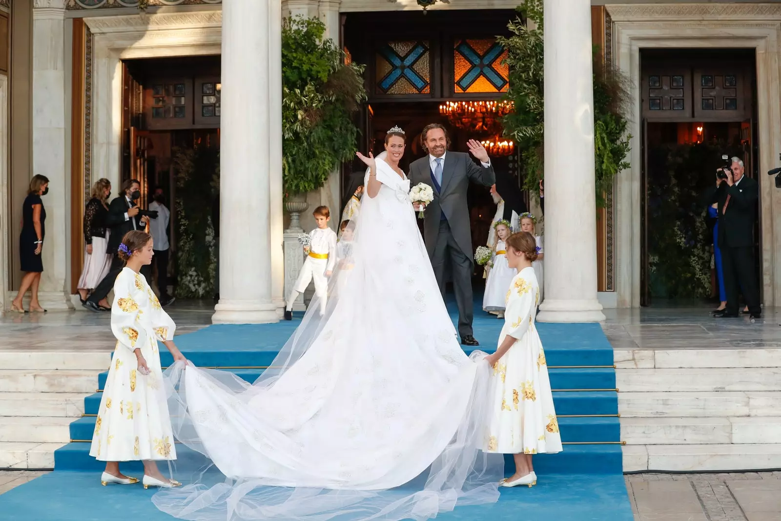 Nina Flohr glänzt bei ihrer Hochzeit mit Prinz Philippos in Chanel und mit der Korsaren-Tiara