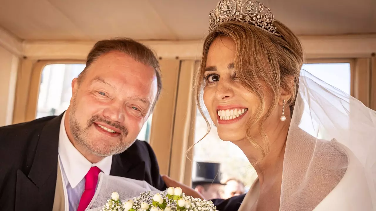 A mesma tiara para três casamentos: o príncipe alemão Alexandre de Shaumburg-Lippe se casou novamente (e sua ex foi dama de honra)