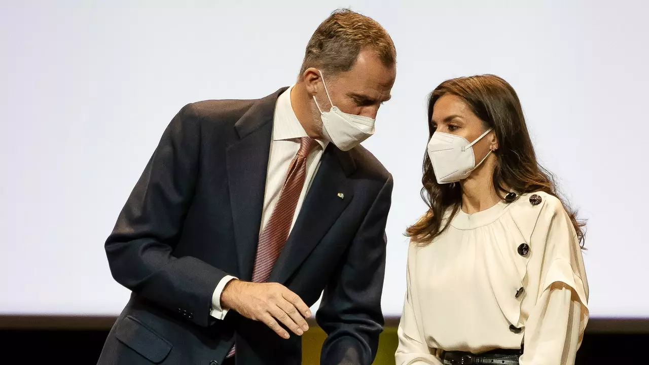 Mbretëresha Letizia, me këmishën e saj të preferuar dhe Felipe VI prezantojnë Çmimet e Inovacionit dhe Dizajnit në Valencia