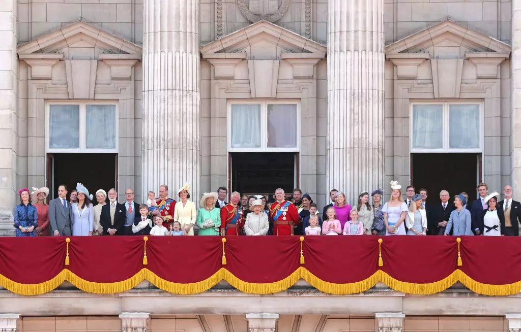 Meghan နှင့် Harry တို့သည် Elizabeth II ၏ Jubilee အတွက် ကလေးများနှင့်အတူ လန်ဒန်သို့ ပြန်လာခဲ့ကြသော်လည်း Buckingham ၏ လသာဆောင်တွင် ရှိမည်မဟုတ်ပါ။