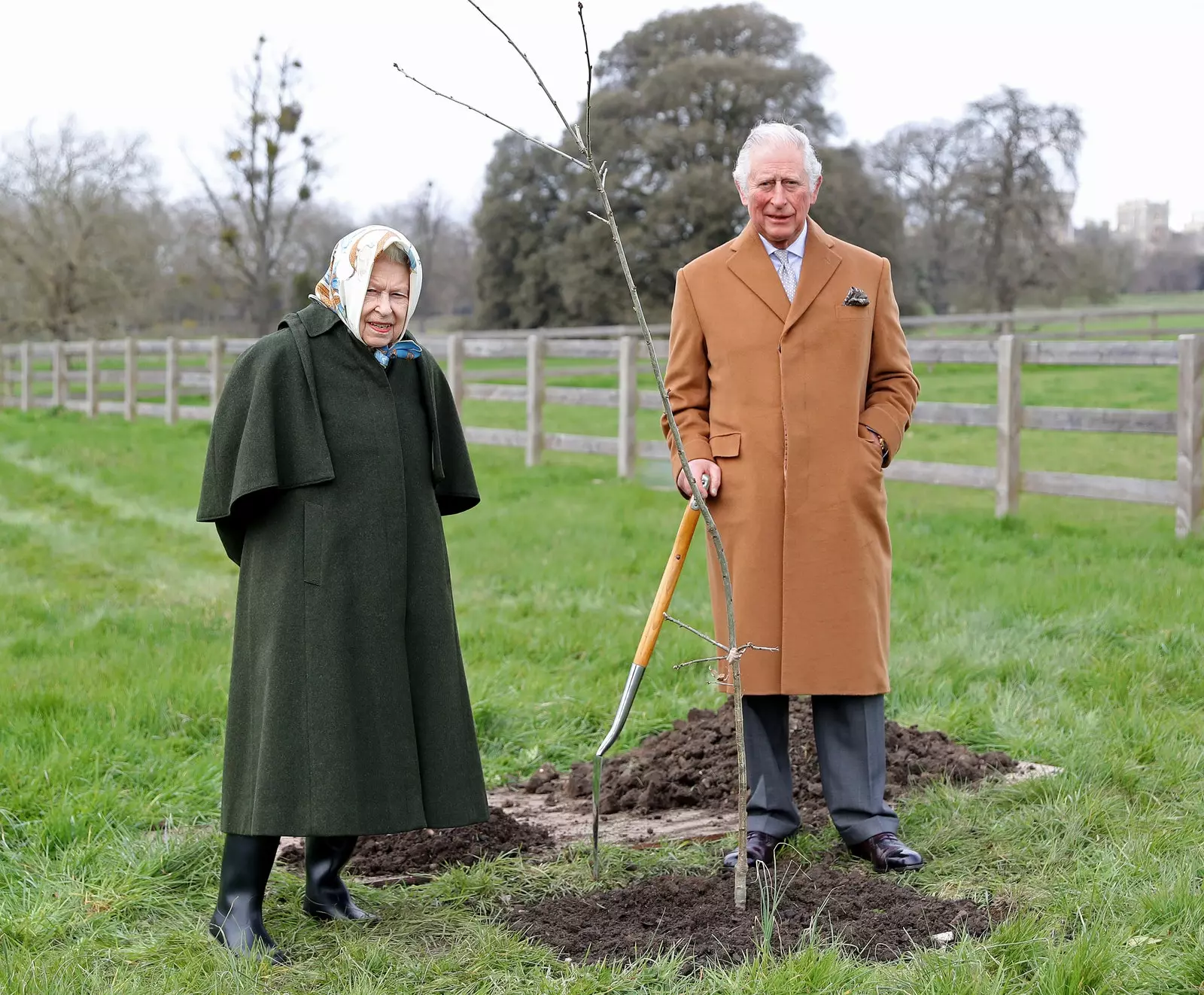 Elizabeth II och Charles av England.