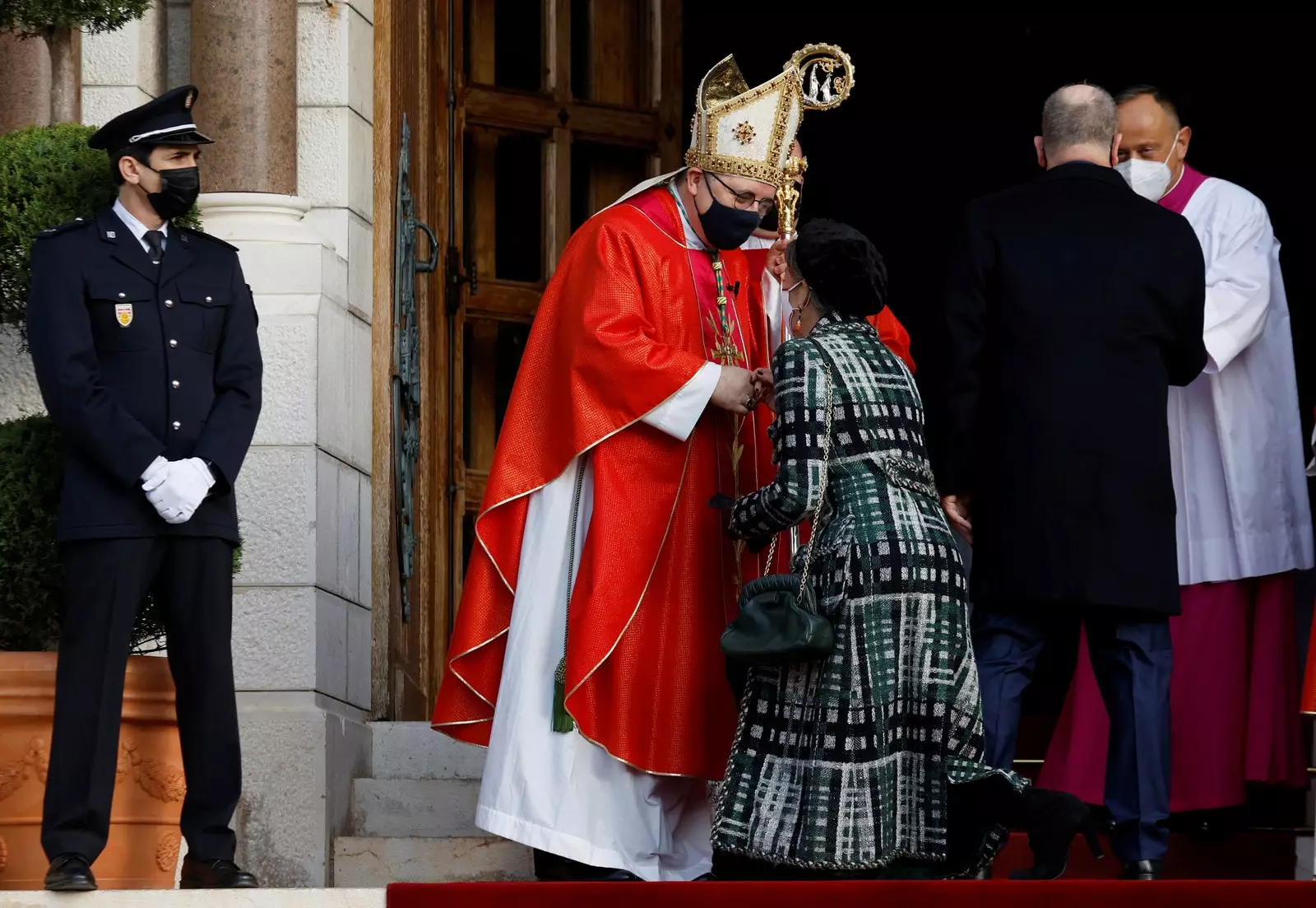 Caroline agus Albert de Monacó ag Ardeaglais Mhonacó