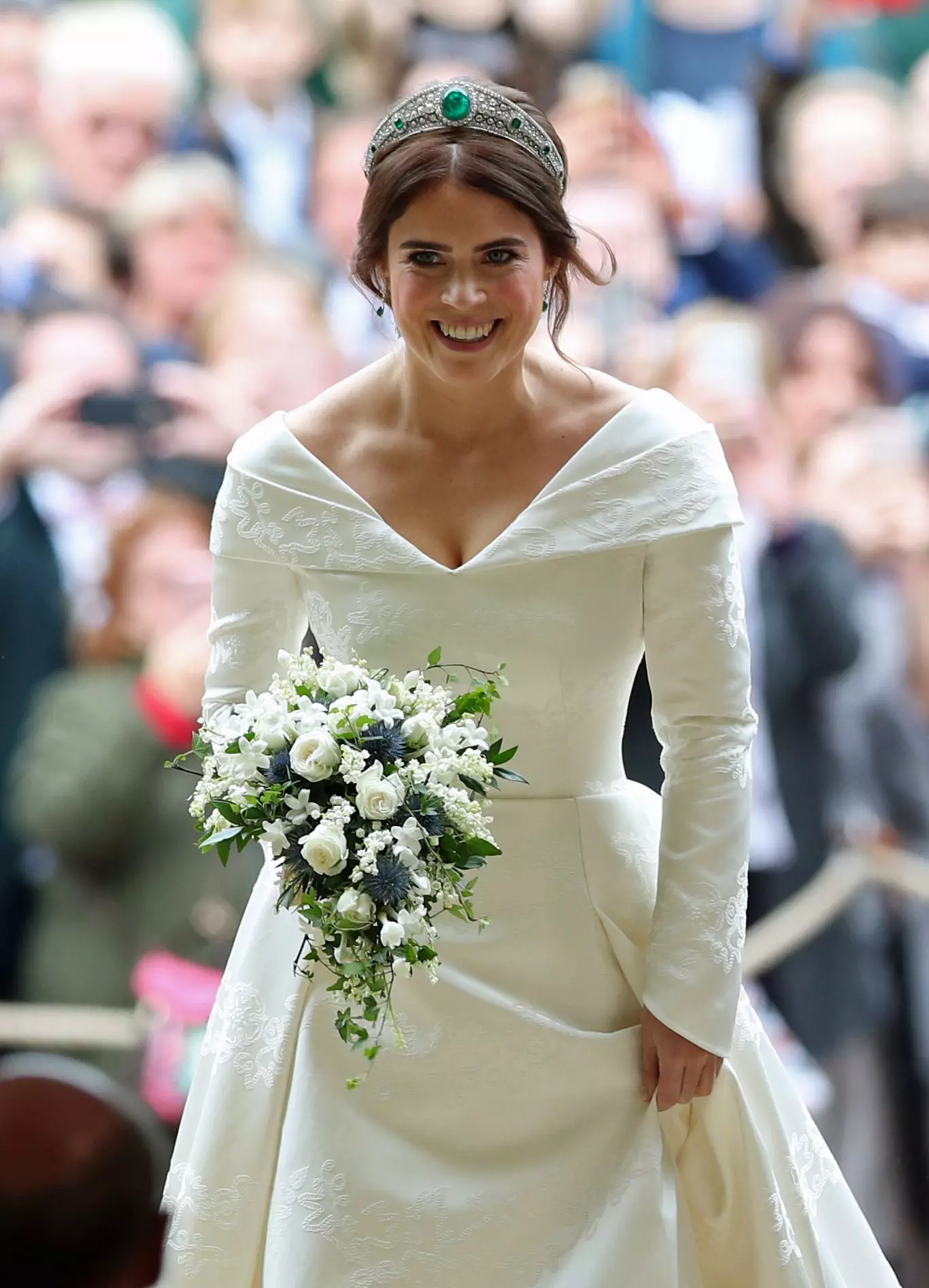 Eugenie de York em um vestido Peter Pilotto e uma tiara kokoshnik esmeralda.