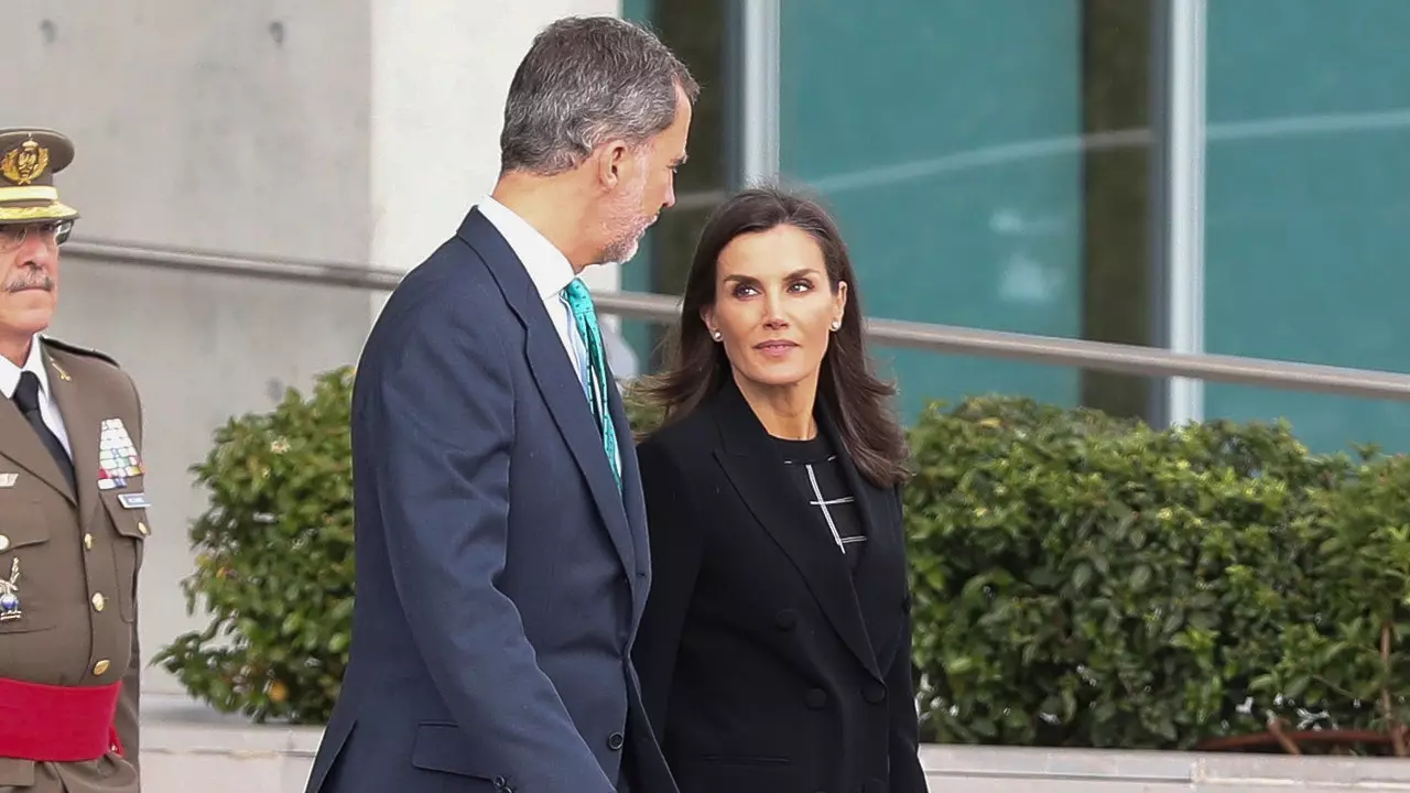 Royalty by de stimbus: op hokker partij soe Letizia stimme? en Philip?