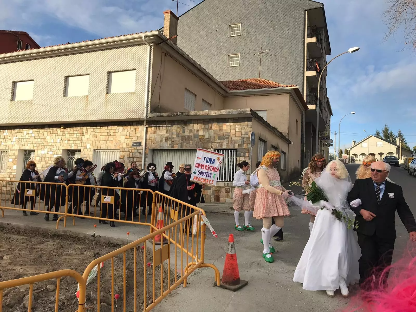 A voda carnavalesca de Marta Ortega en Soutelo.