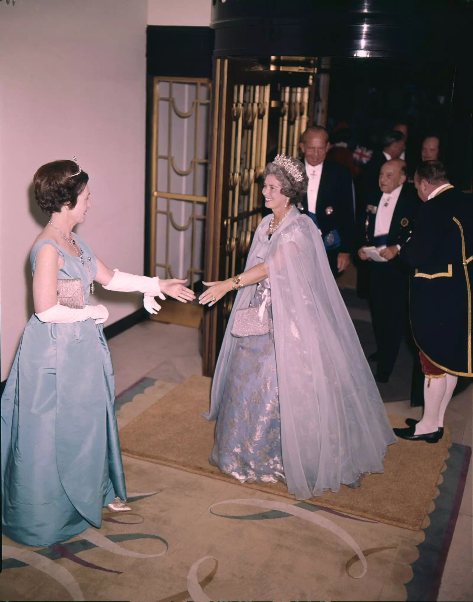 Queen Frederica ti Greece nigbati o de fun àsè ni Claridge's Hotel ni London ni Oṣu Keje ọjọ 11, Ọdun 1963.