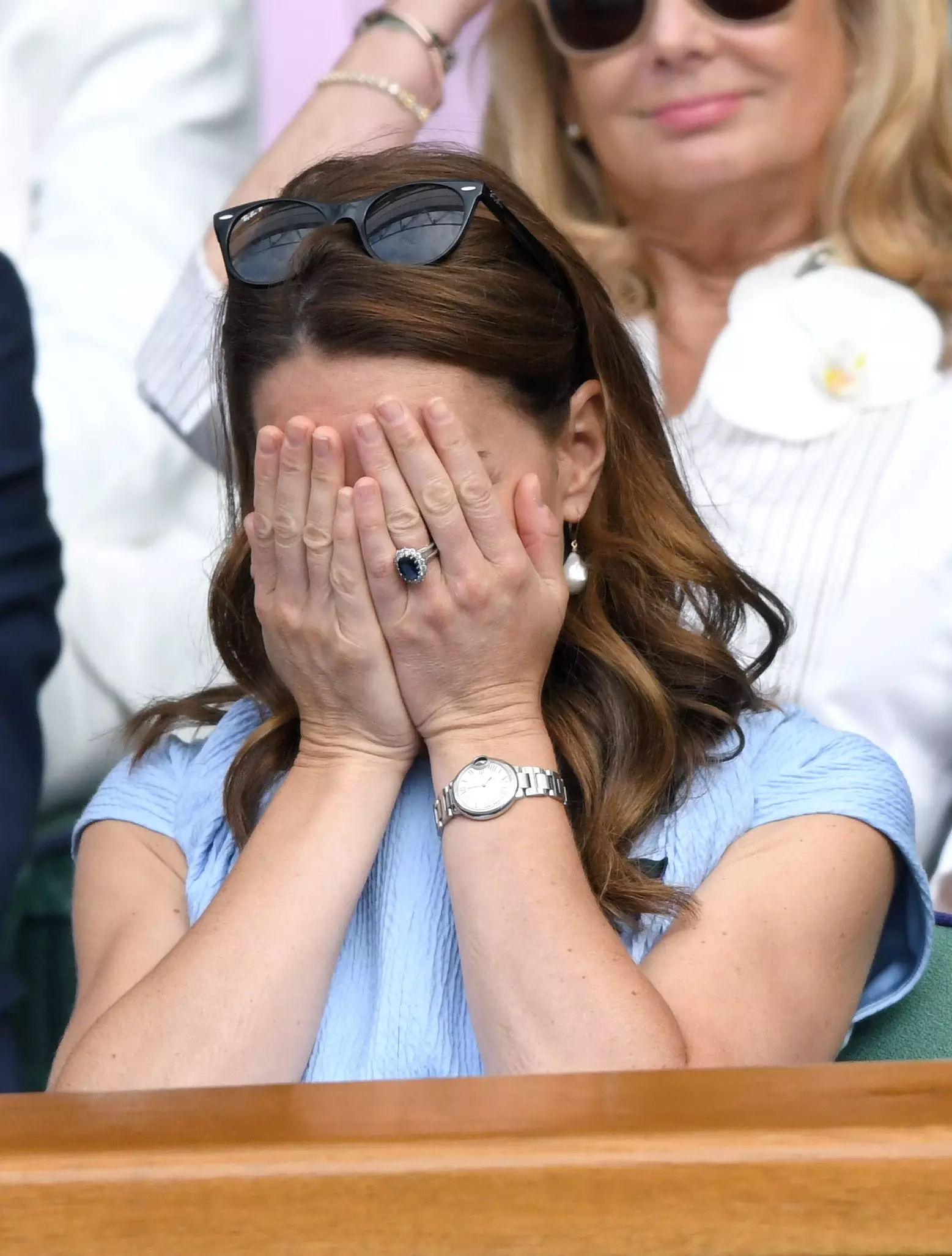 Hauv cov duab Kate Middleton thiab nws tus cwj pwm tsis zoo nyob rau hauv kev zoo siab Wimbledon kawg