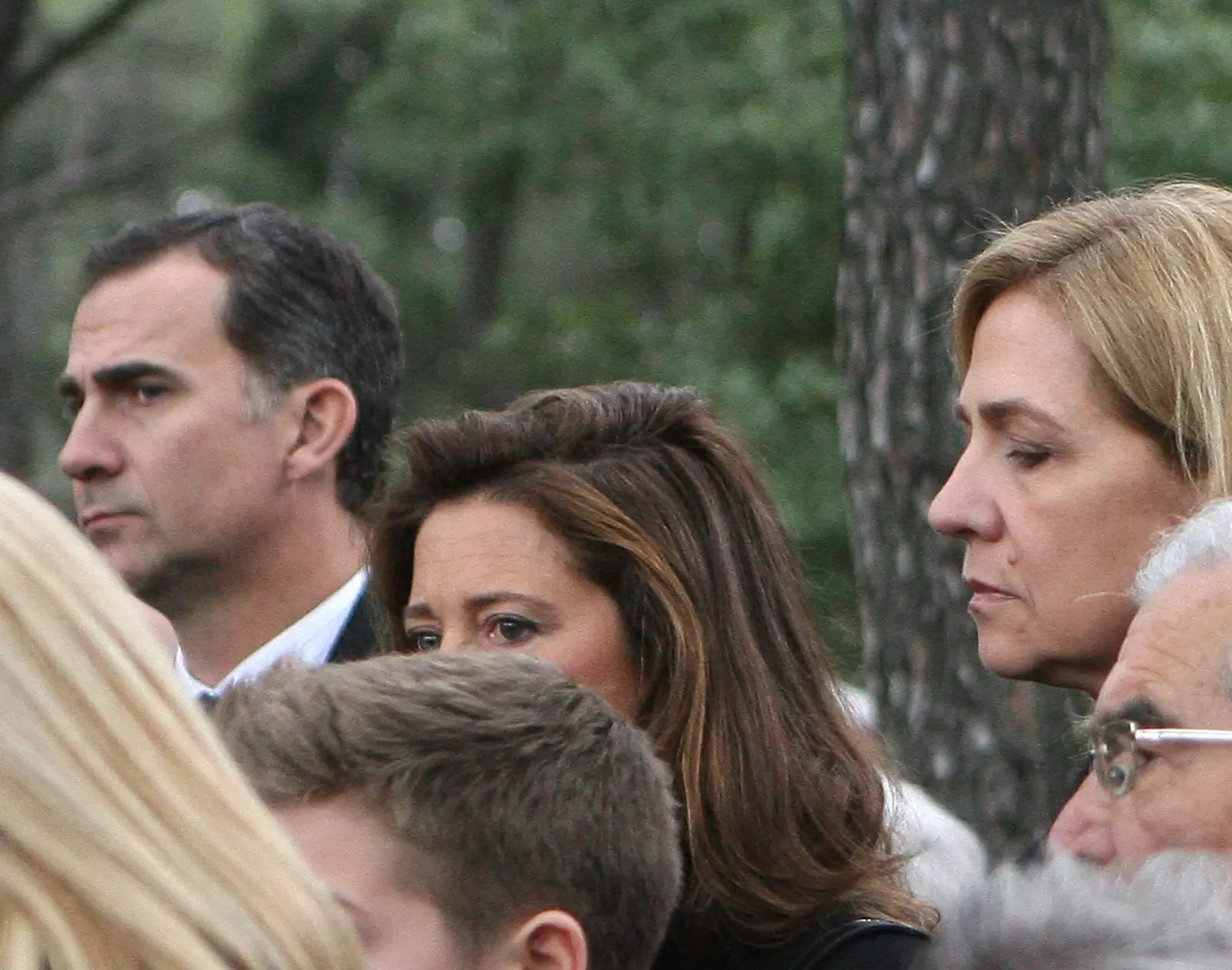 Ο Felipe VI και η Cristina de Borbón κατά τη διάρκεια της κηδείας για την επέτειο του θανάτου του Pablo de Grecia τον περασμένο Μάρτιο.