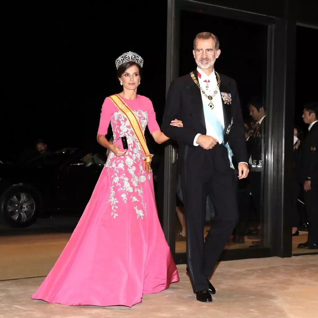Koning Felipe VI en koningin Letizia by die galadinee ter geleentheid van die troonbestyging van Naruhito van Japan.